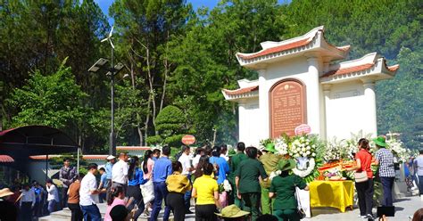 Trang nghiêm lễ giỗ 10 nữ anh hùng liệt sĩ thanh niên xung phong Ngã ba