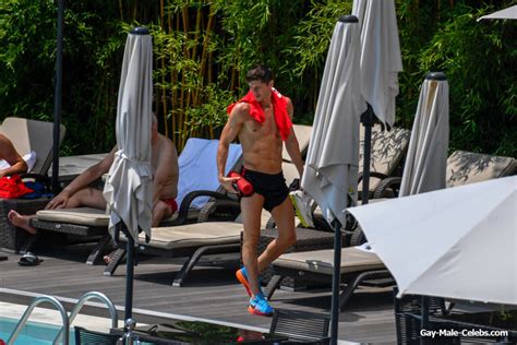 Robert Lewandowski Oops And Bulge Photos The Men Men