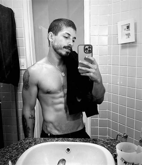 Douglas Sampaio Pelado Exibindo O Pau Duro Foto De Penis