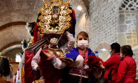 Pujilí Danzas de Corpus Christi en el templo