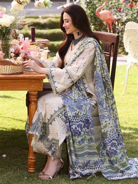 Sana Javed Sets Eid Fashion Trend In Cream Toned Schiffli Dress Lens