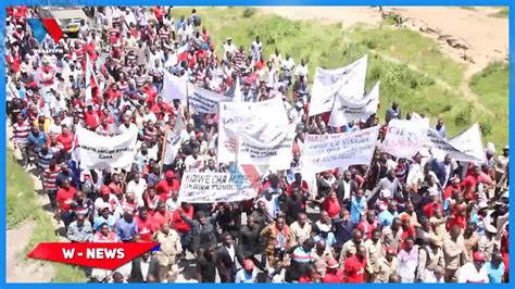 MAANDAMANO YA CHADEMA MBEYA WANANCHI WAFURIKA MBOWE AKIWAONGOZA