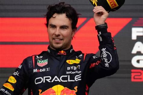 Checo Pérez será papá por cuarta ocasión y así lo dio a conocer su