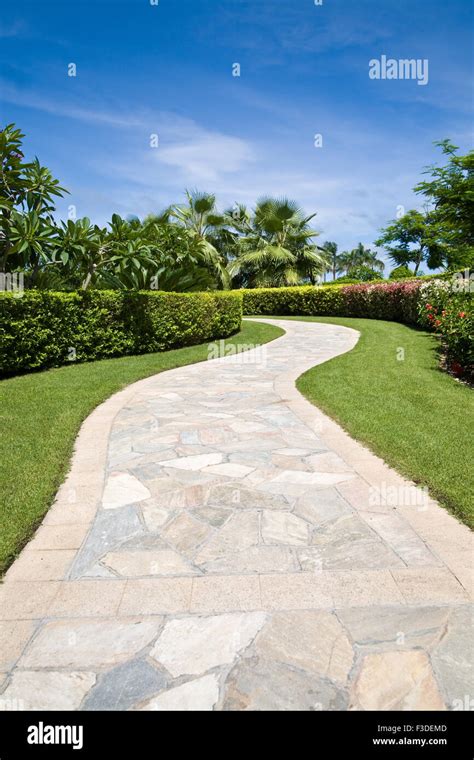 Curved Lawn Hi Res Stock Photography And Images Alamy