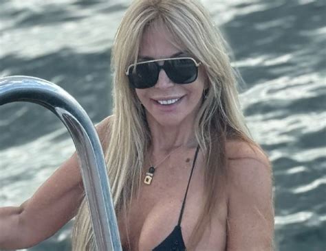 Graciela Alfano posó a los 71 años en microbikini y libre de prejuicios