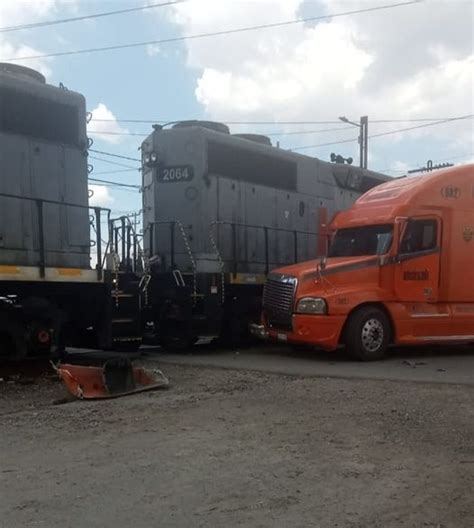 Tr Iler Se Impacta Con El Tren En Lerma Apocaliptic