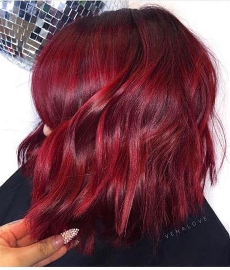Descubra quais são os tons de ruivo e acerte na escolha Burgundy hair