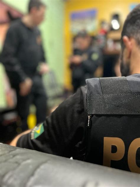 PF cumpre mandados para investigar corrupção envolvendo servidor do