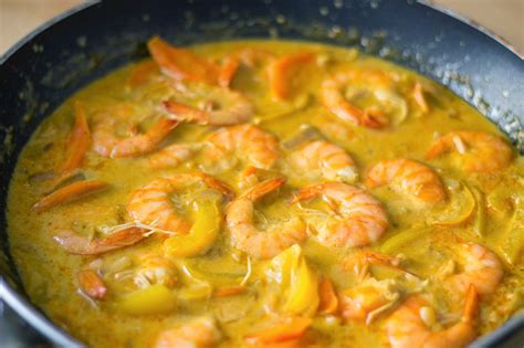 Mariolkowy Tajskie żółte curry z krewetkami w mleku kokosowym na ostro