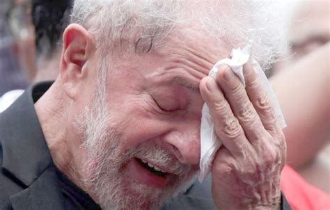 TRF 4 confirma por unanimidade condenação de Lula no caso do sítio e