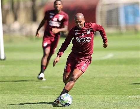 Escalação do Athletico Thiago Heleno volta contra o Fluminense