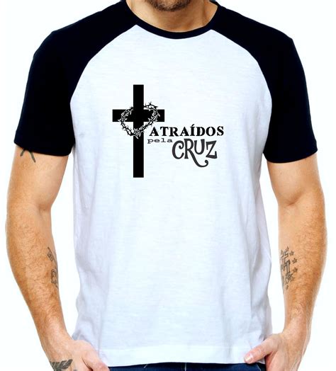 Camisa Raglan Personalizada Atraídos pela Cruz Camisa raglan