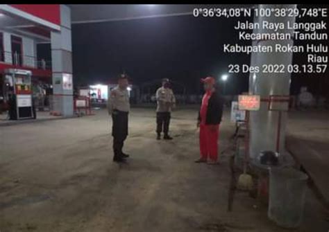 Antisipasi Kelangkaan BBM Jelang Nataru Polsek Tandun Giat Patroli Di SPBU