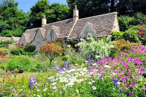 The Art Of Creating A Colourful English Cottage Garden Leafy Tiger