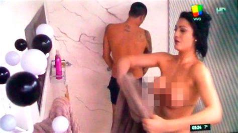 On fire Los participantes de Gran Hermano ya se bañan desnudos ante
