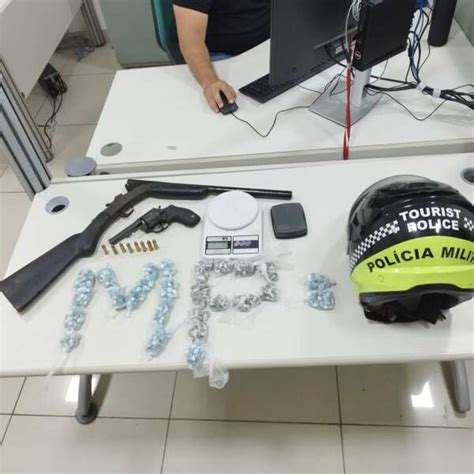 PMCE Apreende Quase 2 Kg De Drogas E Duas Armas Na Praia Do Futuro