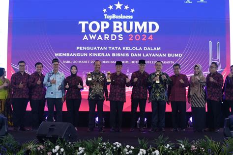 Sriwijaya Online Pj Bupati OKU Dan CEO BPR Baturaja Raih Penghargaan