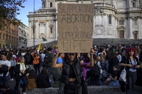 Perché si parla della legge 194 sull aborto e come viene applicata