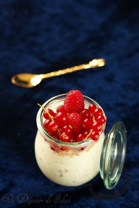 Nougat glacé au miel et fruits rouges Un déjeuner de soleil