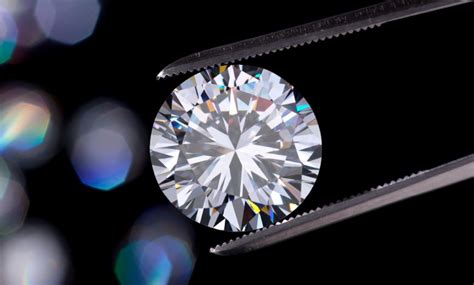 How To Tell The Difference Between Diamonds And Cubic Zirconia