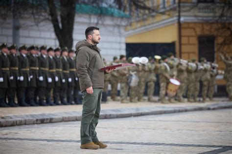 Un año de dolor tristeza y unidad Zelenski en el aniversario de la