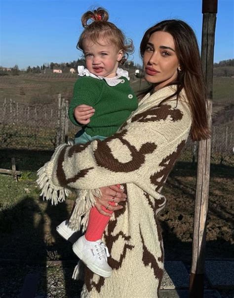 Ascoltate Bene Belen E La Figlia Luna Mari Il Sottofondo Del Video