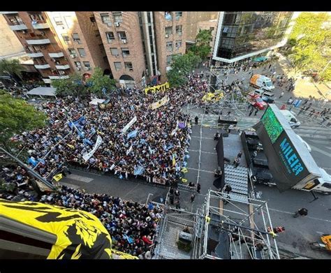 Javier Milei cerró su campaña en la ciudad de Córdoba frente a miles de
