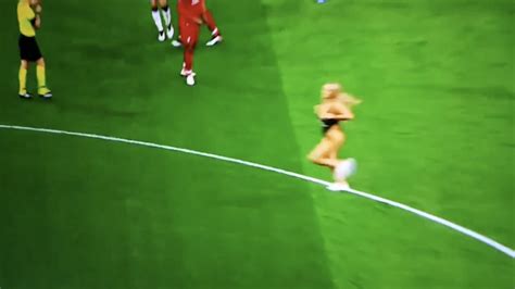 Female Streaker Uncensored Fertair