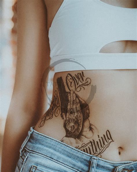 Tatuaż tymczasowy pistolet napisy Tattooland