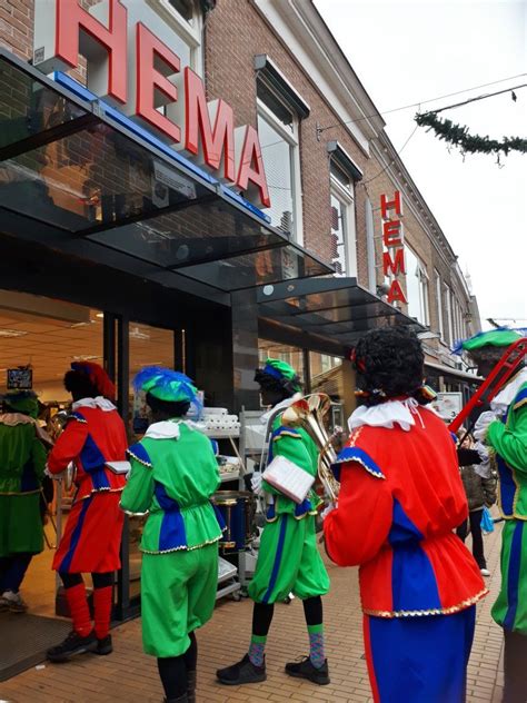 Zwarte Pieten Maken Het Gezellig In De Hema Steenwijk Zwarte Piet