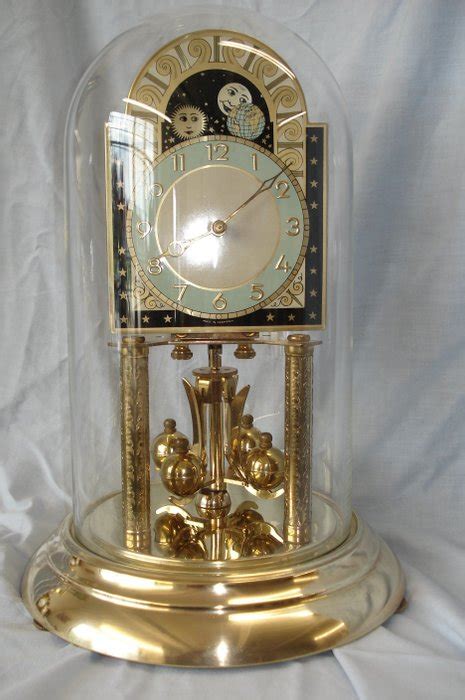 Horloge mécanique 400 jours avec phases de la lune marque Würthner
