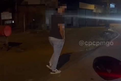 Condutor embriagado perde controle do veículo ao ver blitz e tenta