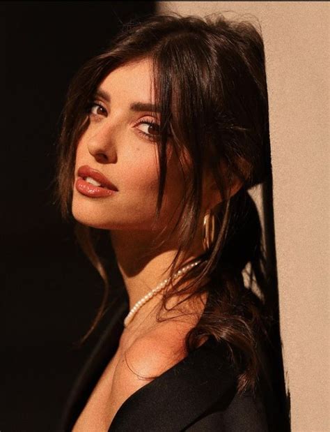 La Mora Cosmary E La Bionda Anastasia Ecco Le Nuove Veline Di Striscia