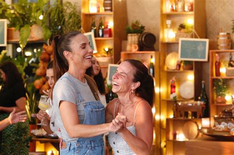 Cynthia Sangalo irmã e empresária de Ivete ganha festa de aniversário