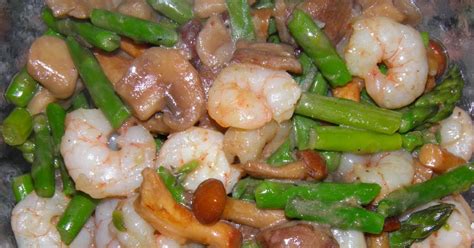 Salteado De Setas Trigueros Y Gambas