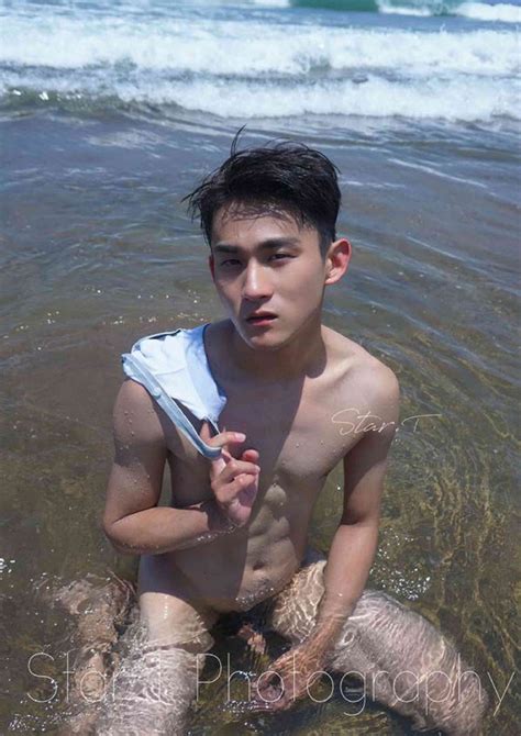 阳光下海滩上的帅哥 Mr Sunshine 01 OnsBoy同志资讯 同志交友 艺术男体 同志小说
