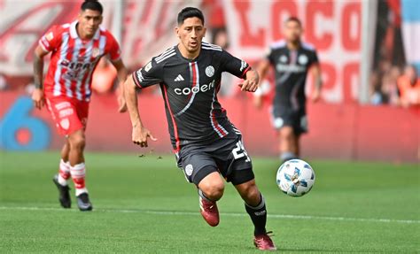 El Llamativo Modelo De La Nueva Camiseta Suplente De River Que Se