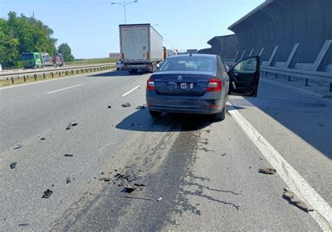 Wypadek na Autostradowej Obwodnicy Wrocławia Samochód osobowy zderzył