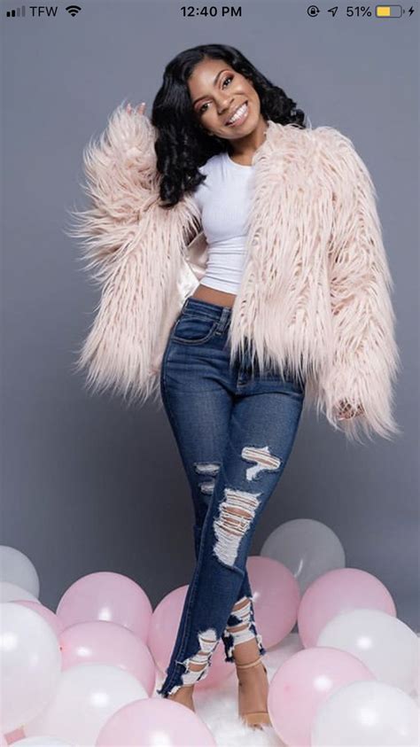 Wear Ripped Jeans With The Oversized White Button Up Shirt 16th