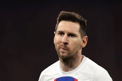 Ce Nest Pas Dans Mon Contrat Au Psg Lionel Messi A Refus De