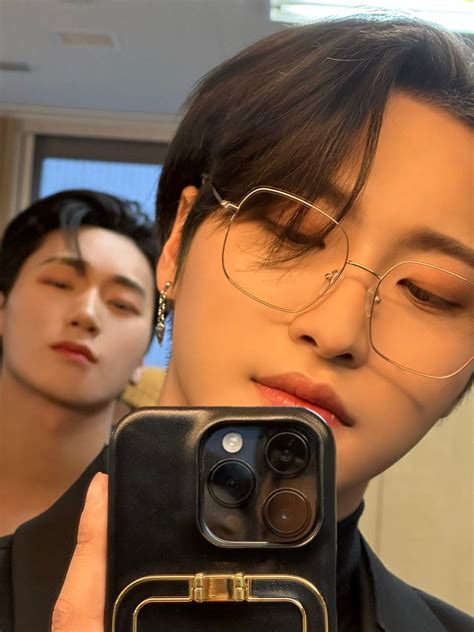 Angel on Twitter RT ATEEZofficial 성화 쉽지 않은 거울샷 ATEEZ 에이티즈