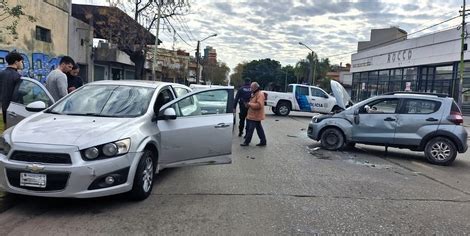 Campana Noticias Choque Y Vuelco En Pleno Centro Vecinos Asisten Al