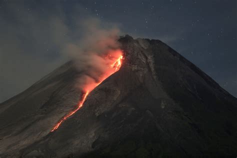 Gunung Merapi Simpan Potensi Bahaya Di Beberapa Sisi Ini Kata Pakar