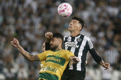 Botafogo perde para o Cuiabá e fica seis pontos na frente do
