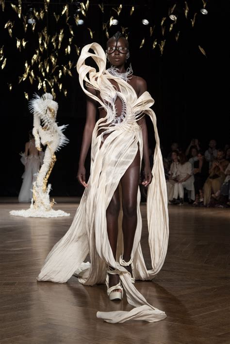 Collection Meta Morphism Collections Iris Van Herpen Futuristic