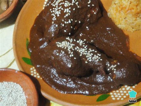 Mole Poblano El Tradicional Mexicano Con Pollo