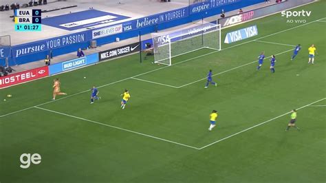 Aos 1 min do 1º tempo drible de Bia Zaneratto do Brasil contra o