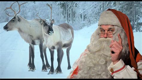 Rennes du Père Noël sur route en Laponie Papá Noël Santa Claus