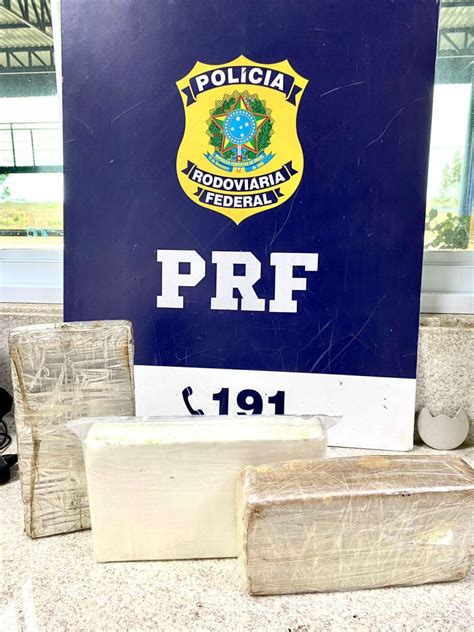 CONQUISTA PRF apreende cocaína e Crack passageira de 23 anos em