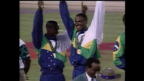Vídeo Em 1996 Brasil conquista o bronze no revezamento 4x100m nas